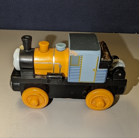 Thomas & Friends | Toys | Thomas Friends Wooden Railway 22 Gullane Dash ...